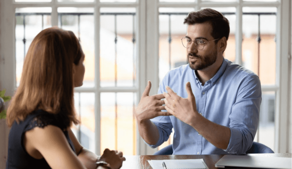 Cómo iniciar una conversación : Las mejores técnicas - MOTT Social